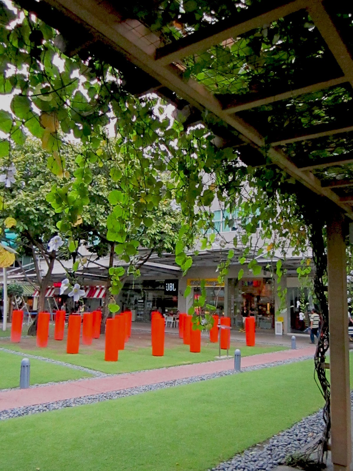 Philippines: 21st Century Parks: BONIFACIO HIGH STREET AN EDEN WITHIN ...