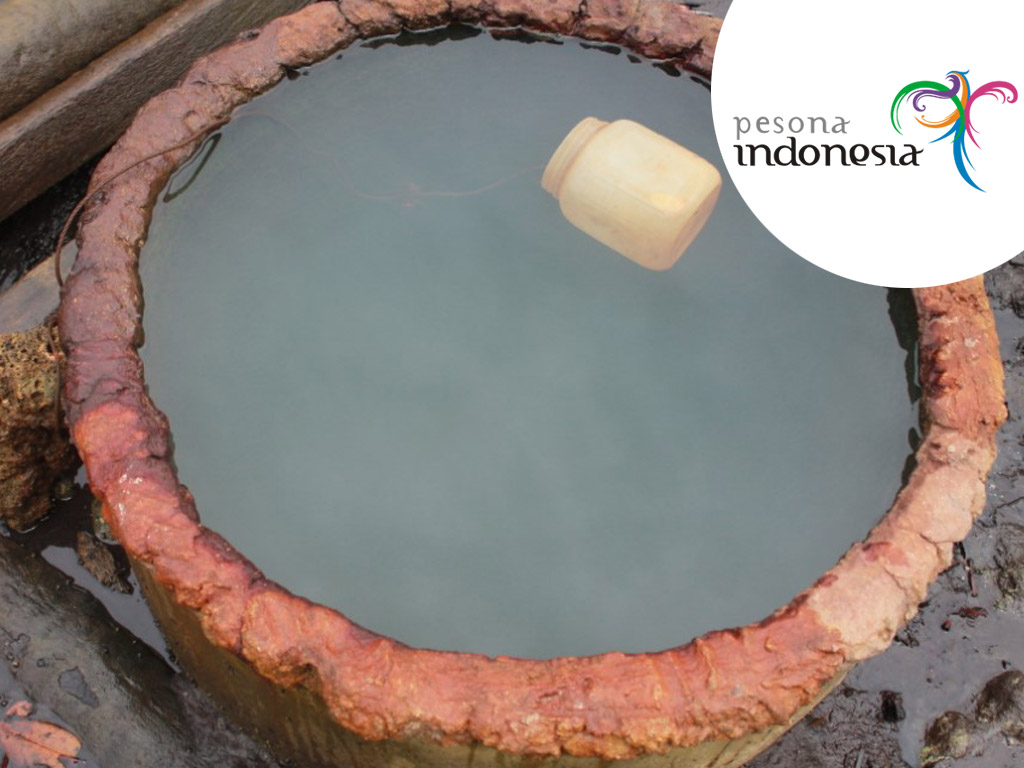 Wisata Alam Sumur Tawar Berada Di Laut Batumeana Mamuju Tengah | Wisata ...