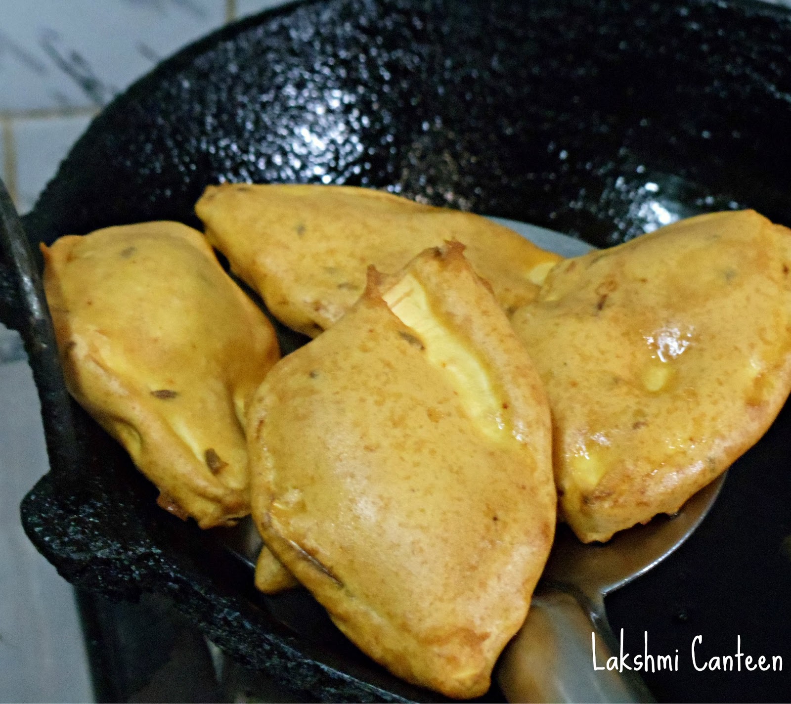 Lakshmi Canteen: Jeevkadgi Podi (Breadfruit Fritters)