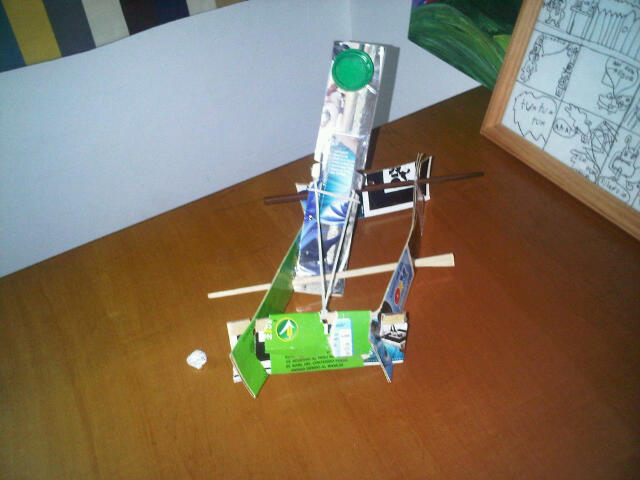 Mi Manzana Azul: Catapulta de cartón