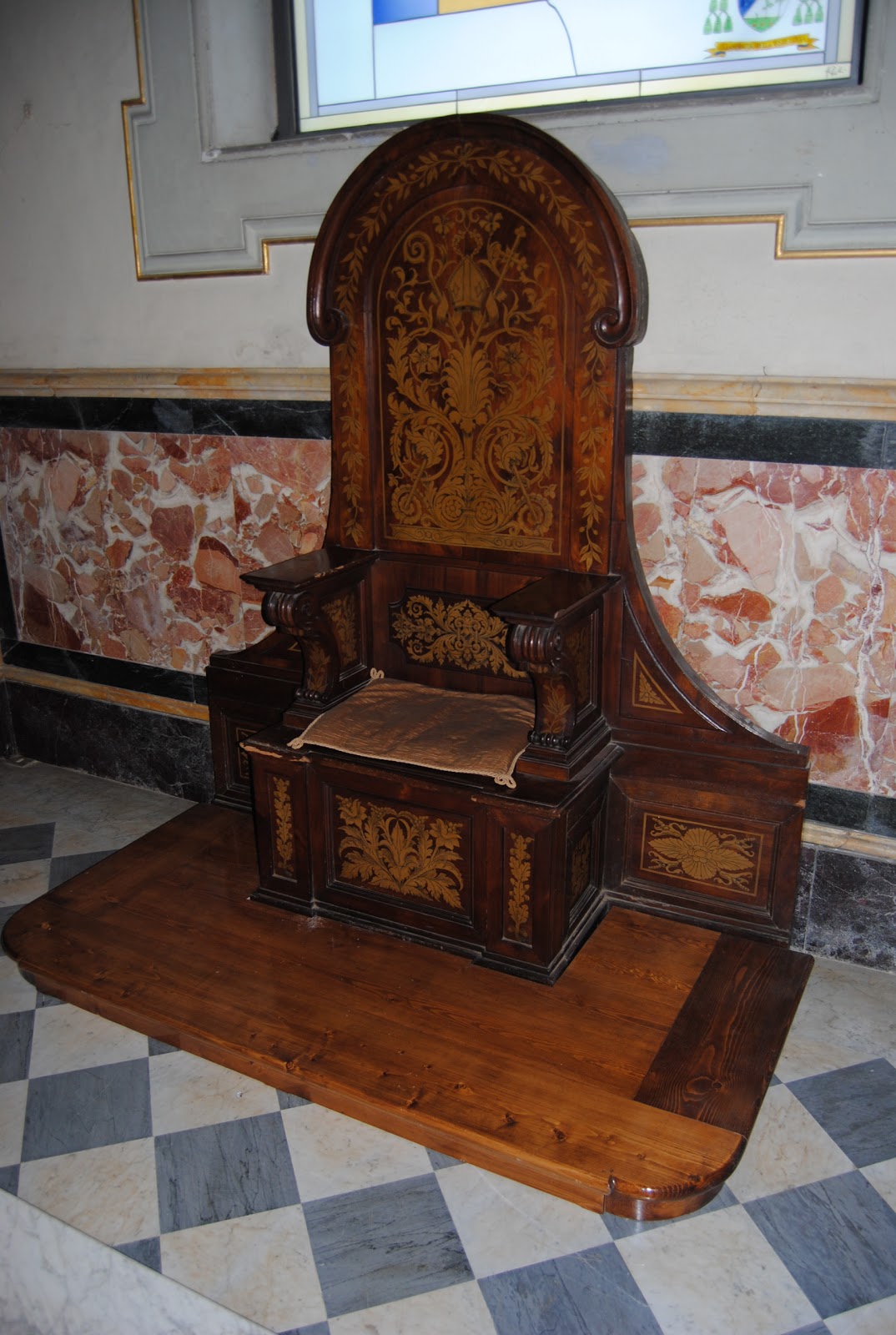 Orbis Catholicus Secundus: How to Design a Nice Bishop's Throne