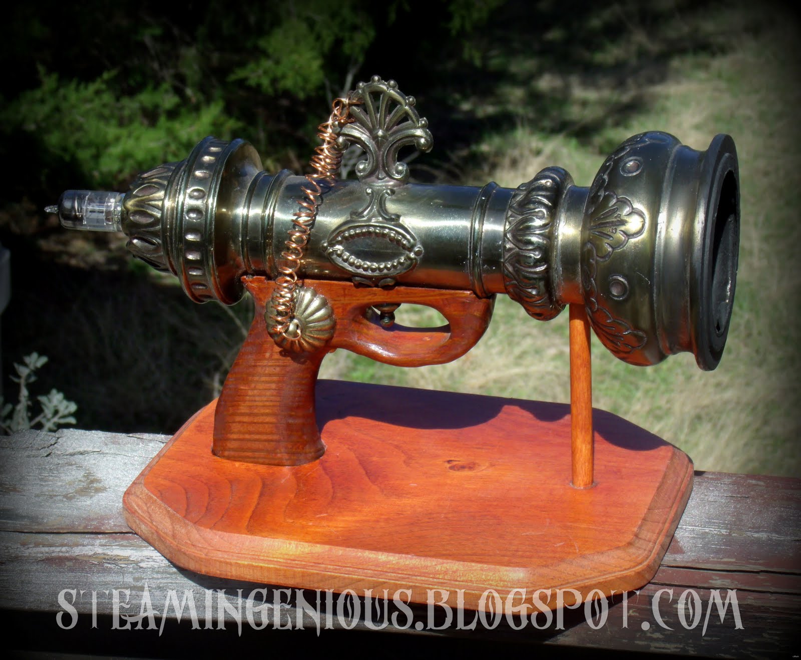 Steam Ingenious: Handheld Energy Cannon from a Lamp