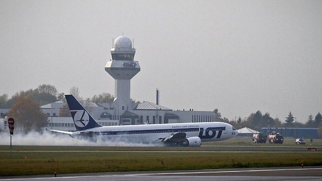 The AirplaneNut: Polish Plane LOT Flight 16 Makes Crash Landing In Poland