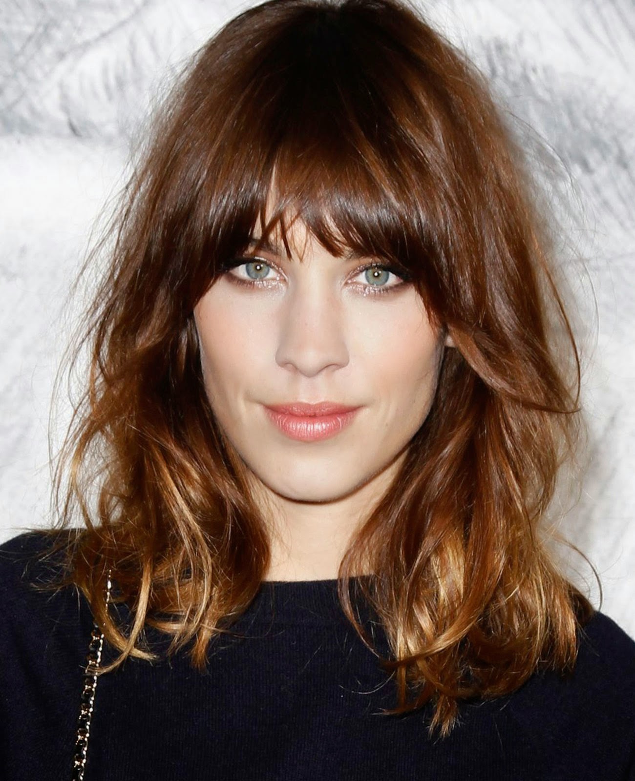 Kézia Cerqueira: Long Bob e Franja.