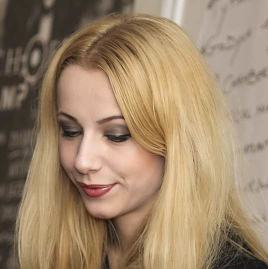 MEMORIAS Y ECLIPSES * * *: Anna Stefanowicz "AYA" - UnSun (Neo Gothic ...