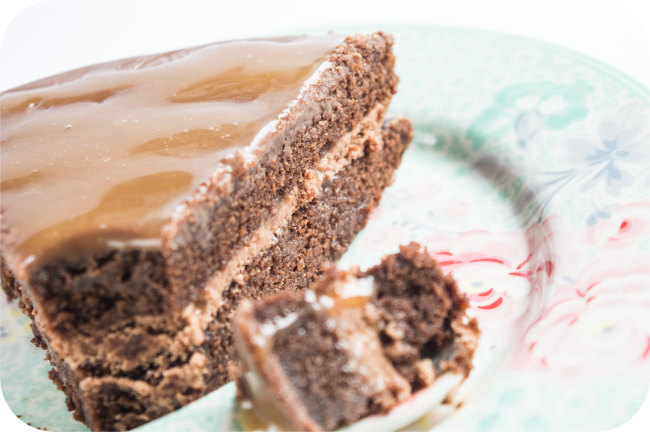 Tarta de chocolate y caramelo salado - Niña Bonita