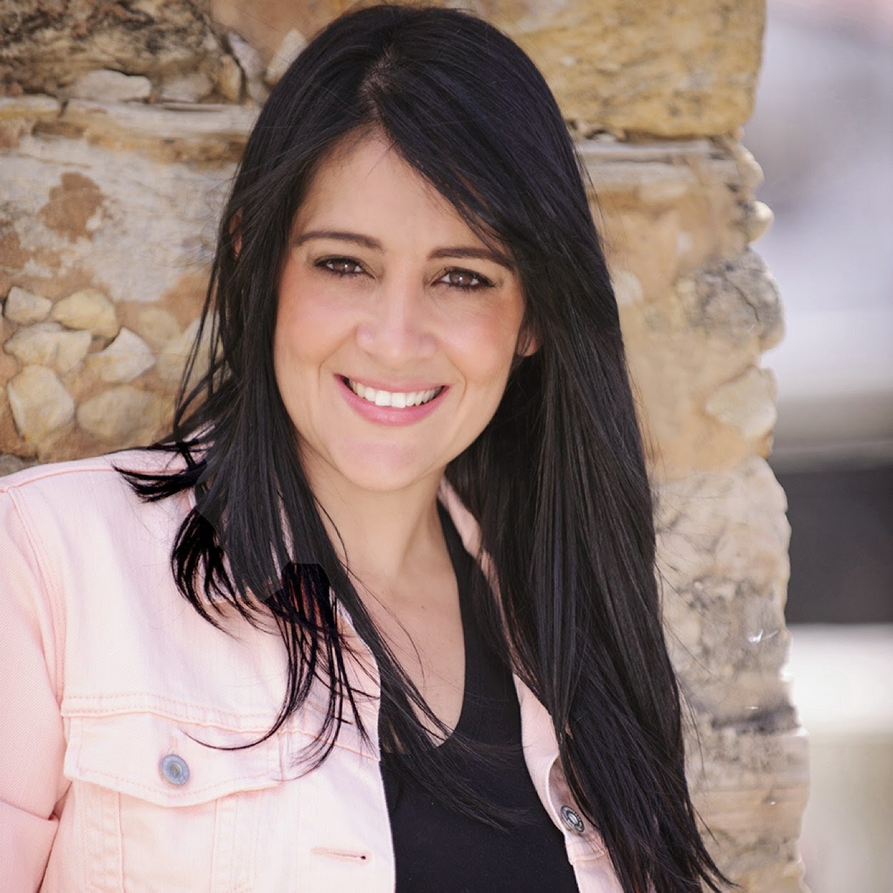 Shalomgospelmusic: Darlene Lima: A voz forte da Gospel Music da Bahia