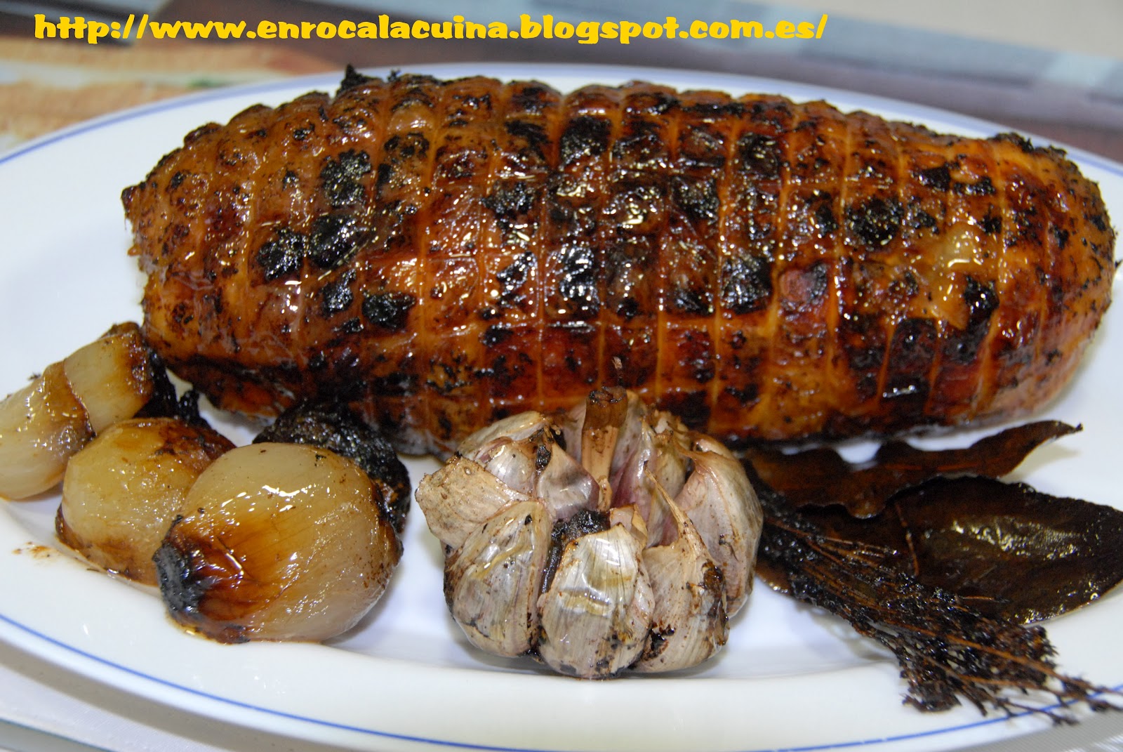 En Roc a la Cuina: Rodó de pollastre farcit de botifarra, prunes i pinyons