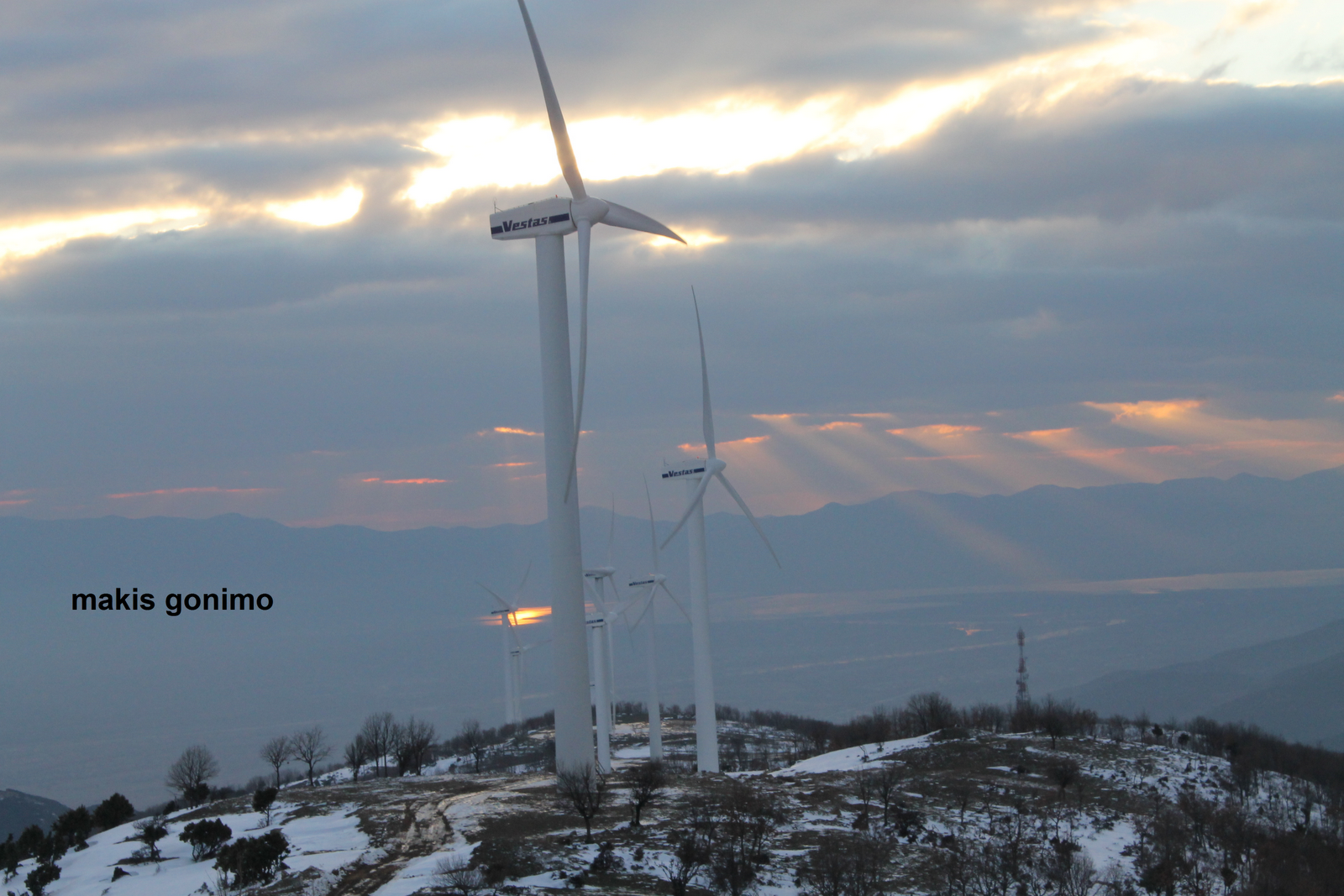 ΓΟΝΙΜΟ-live: ΑΝΕΜΟΓΕΝΝΗΤΡΙΕΣ-ΑΙΟΛΙΚΟ ΠΑΡΚΟ ΣΤΟ ΣΙΔΗΡΟΚΑΣΤΡΟ ΣΕΡΡΩΝ