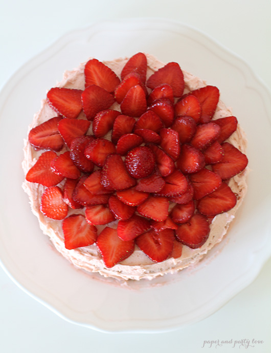 Paper and Party Love: Sweet Mondays: A Hello Summer Strawberry Cake
