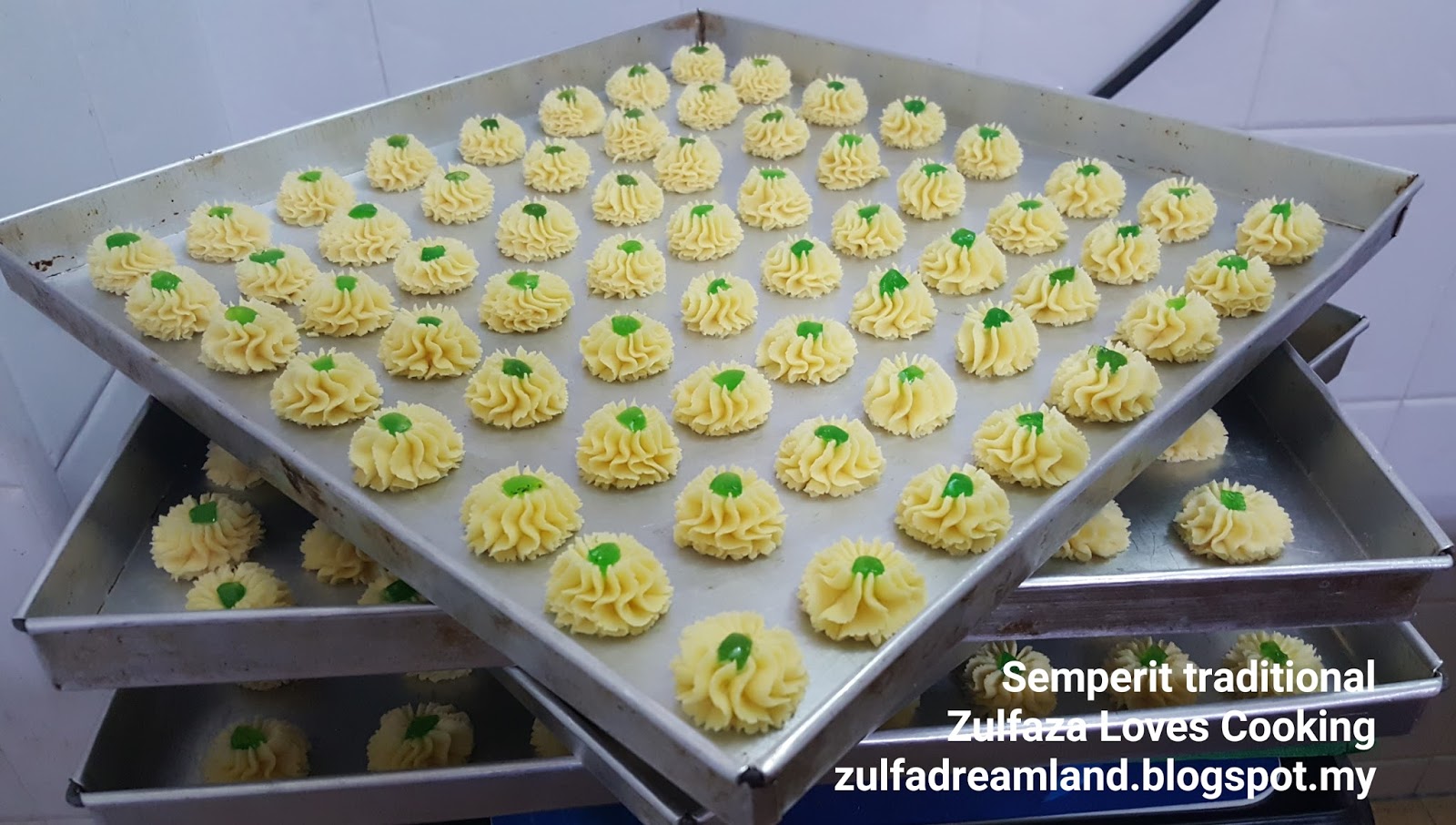 ZULFAZA LOVES COOKING: Biskut Semperit Traditional