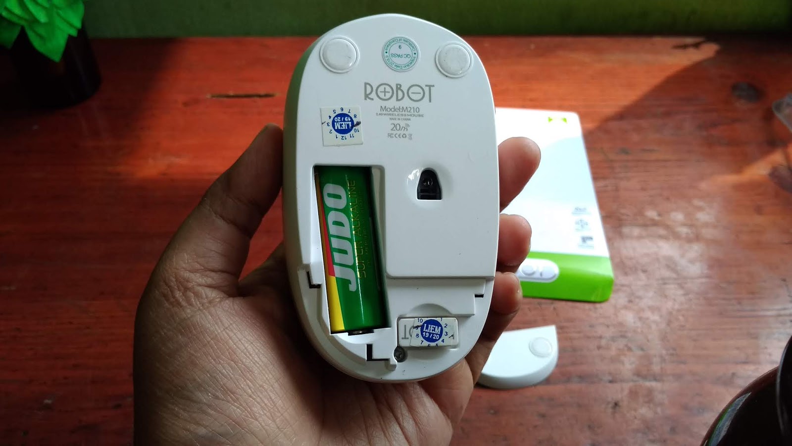 Review Mouse Wireless Robot M210