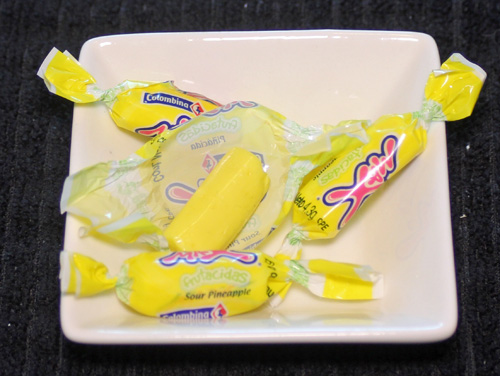 Richard Reviews Everything : Colombina Max Frutacidas Sour Pineapple