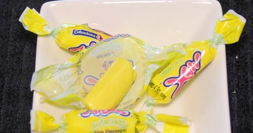 Richard Reviews Everything : Colombina Max Frutacidas Sour Pineapple