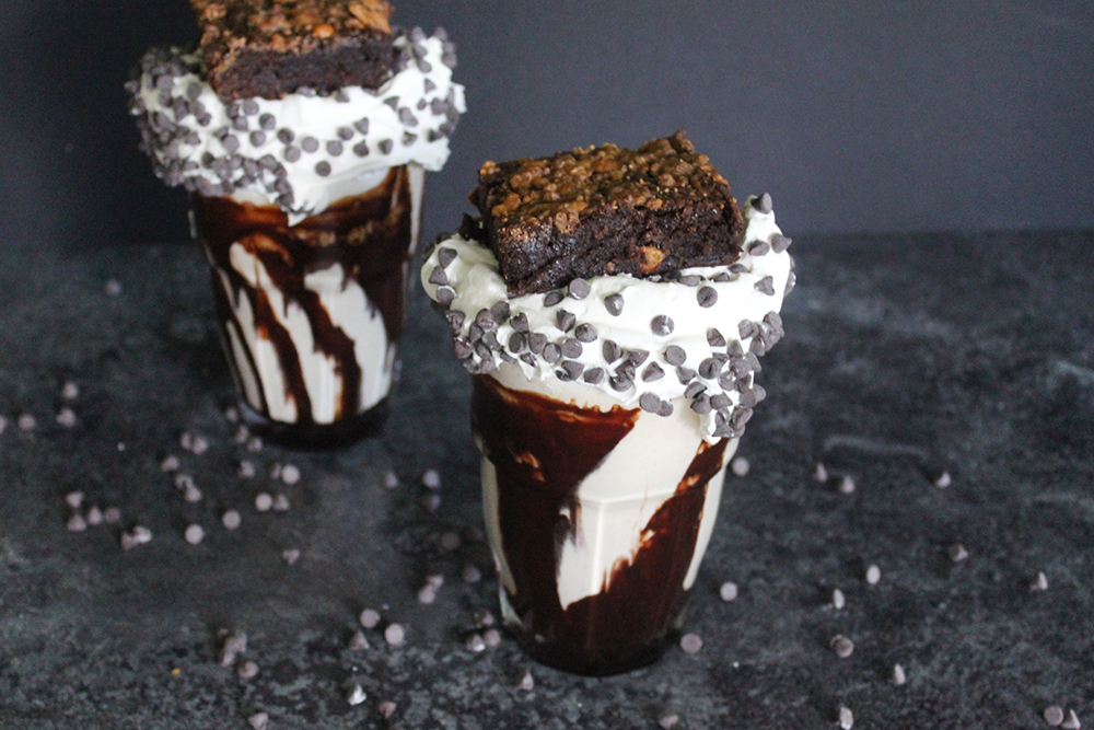Southern Mom Loves: MONSTER Peanut Butter Brownie Milkshake