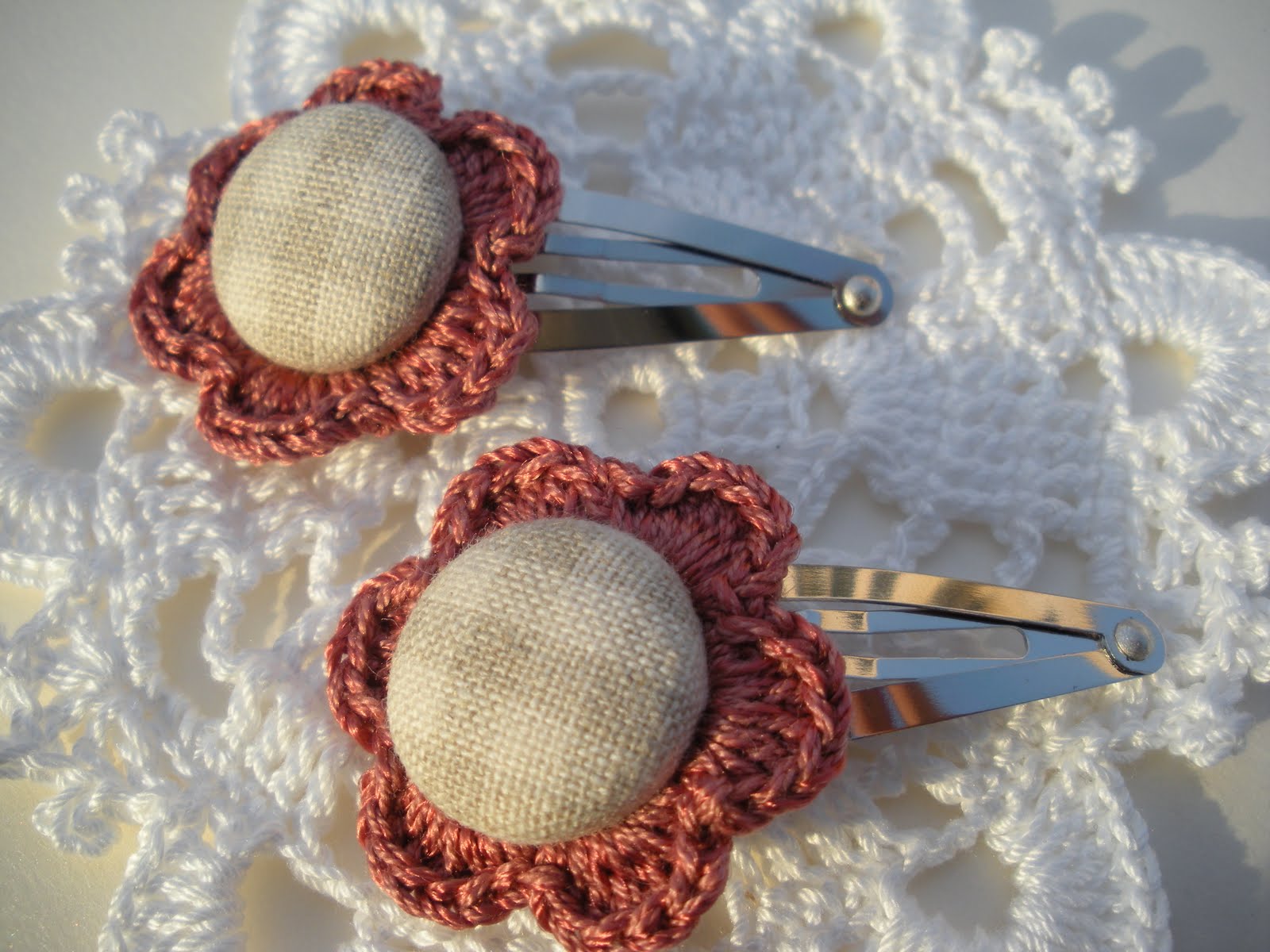 patch.stitch.button: Flower Crochet Hair Clips