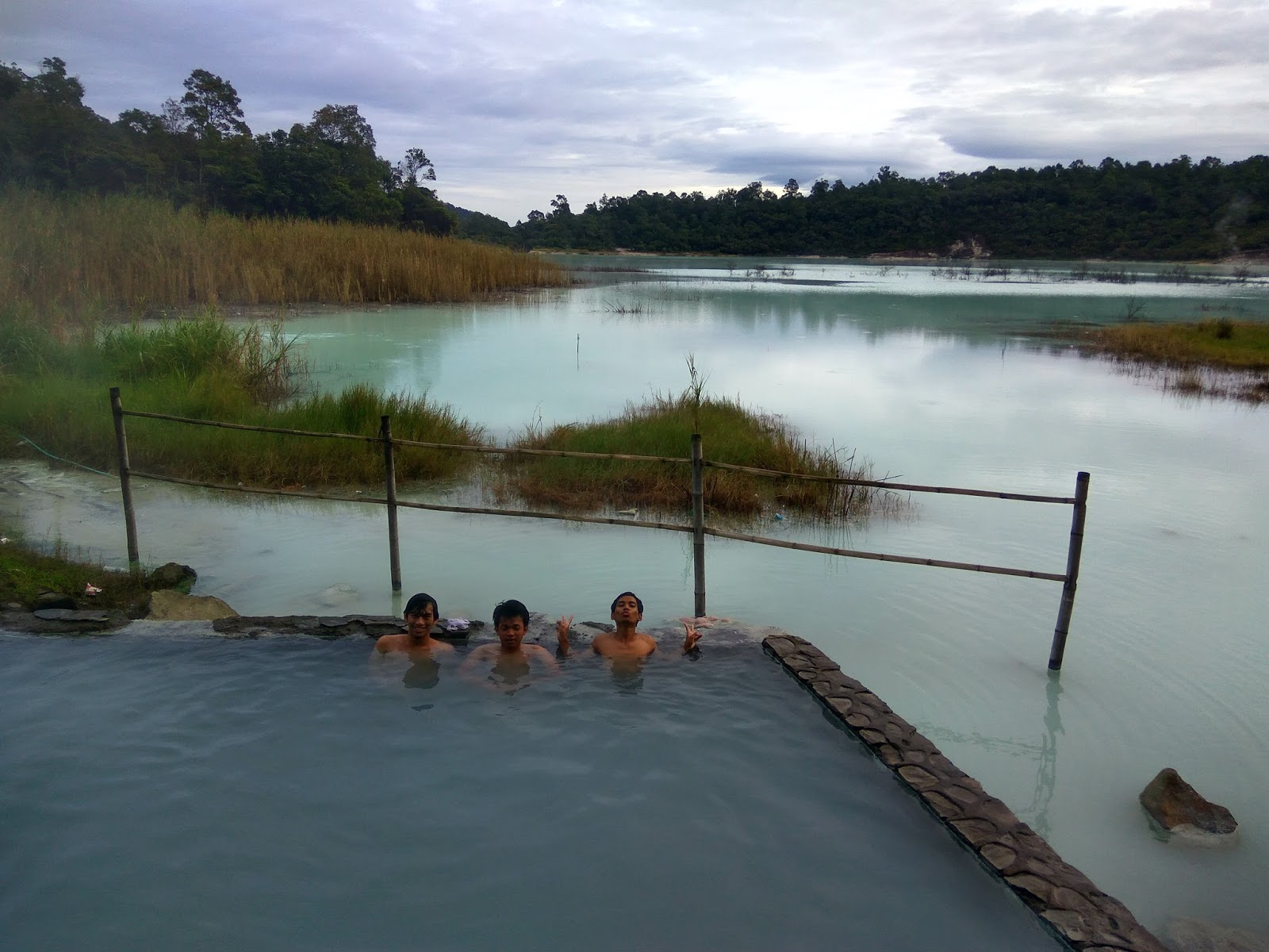 Pergi Sebentar untuk Bernapas: Camping di Gunung Talaga Bodas 11-12 ...