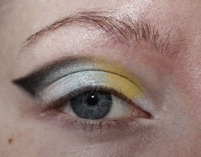 Madam Noire Makeup Studio: Tutorial: Blue and yellow cateye