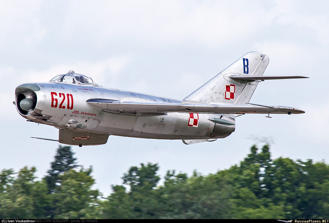 Historia y tecnología militar: MiG-17PF en vuelo