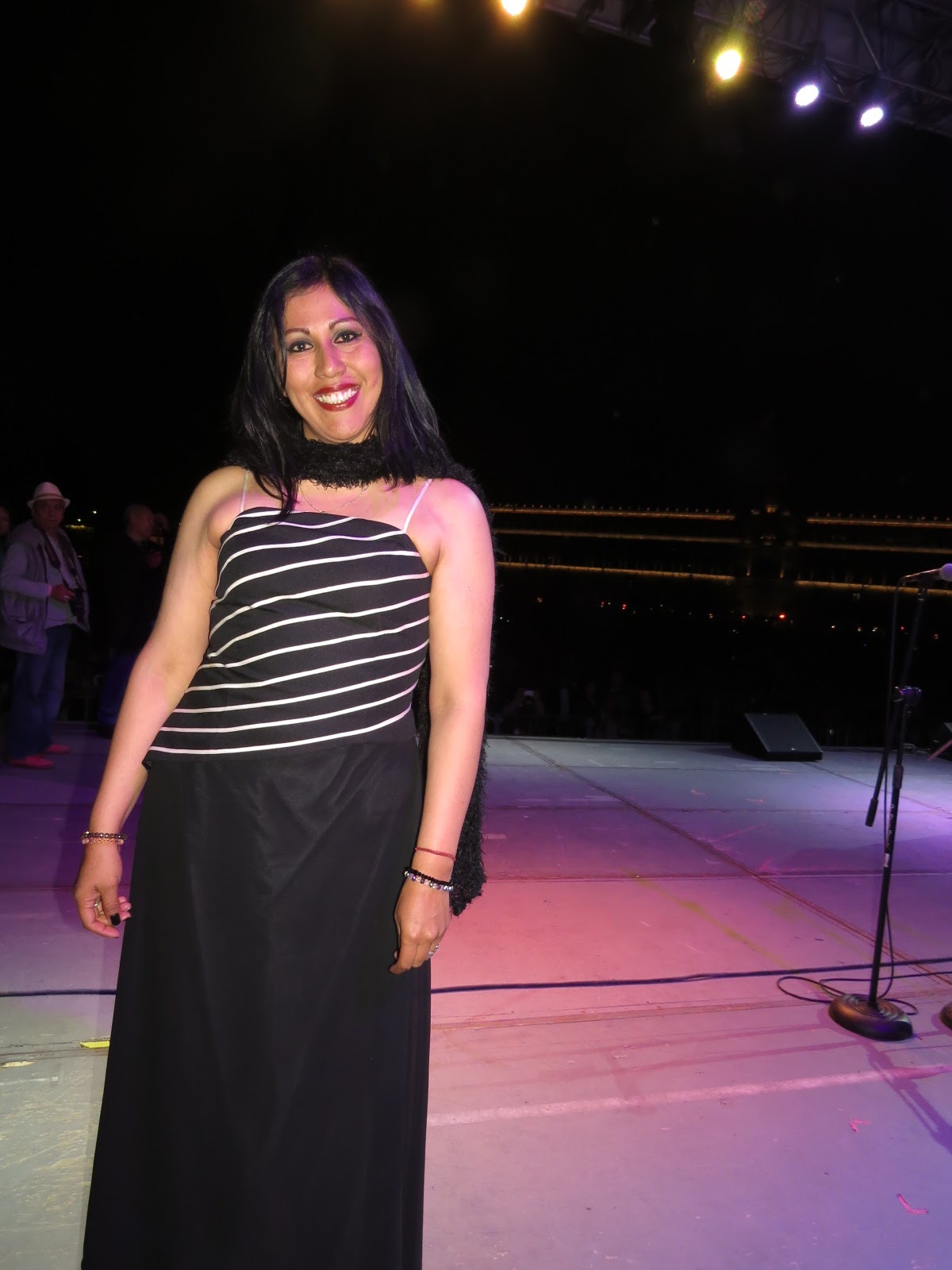 somos el espectador: MARIA ESTHER LA ELEGANCIA DE UN CANTO