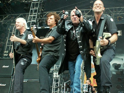 Planet Caravan: Great Bands Great Songs - 10. Accept