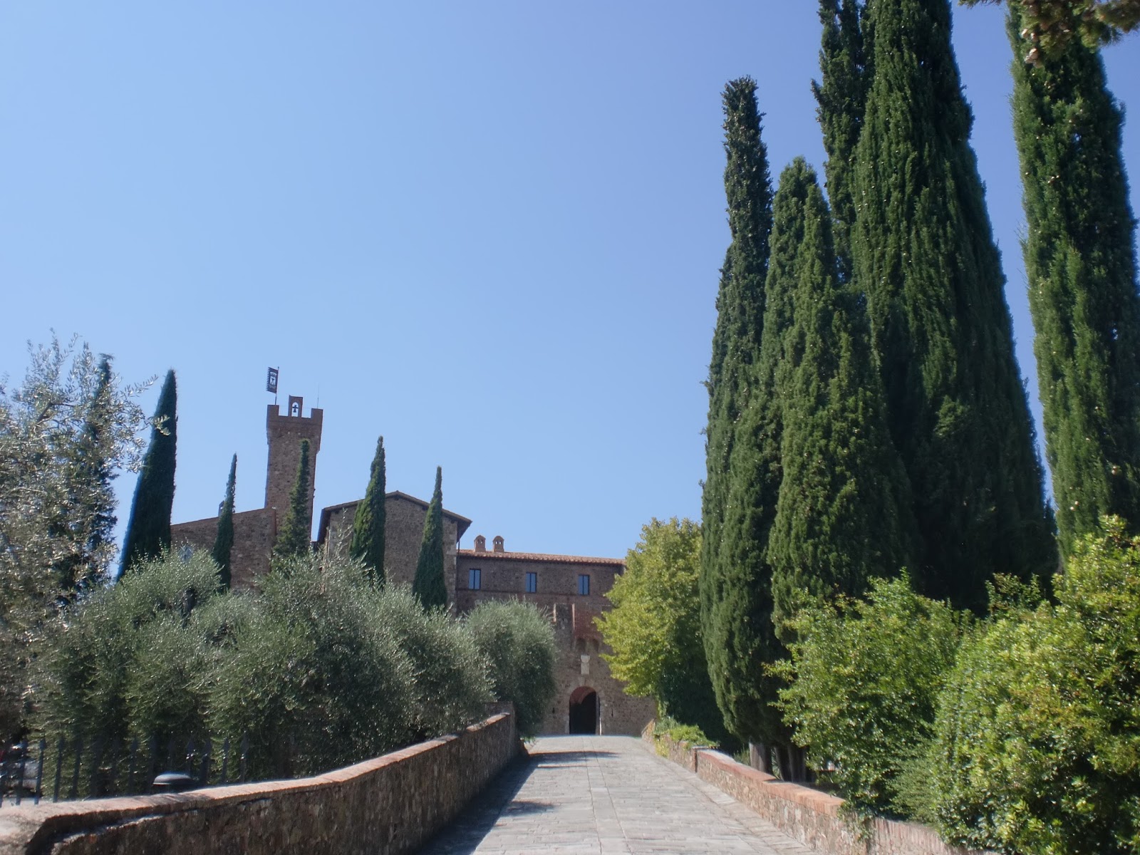 Fer so Far - O Retorno: Castello di Banfi - Montalcino – Lucignano ...