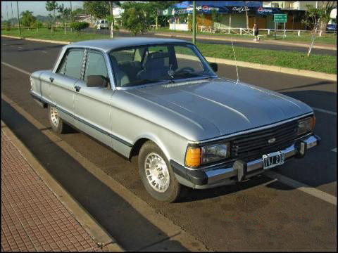 RetroAutosEnEscala: FORD FALCON GHIA (1982)