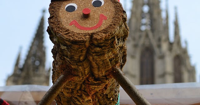 Barcelona Photoblog: Christmas Catalan Caga Tio Will Not Only Bring ...