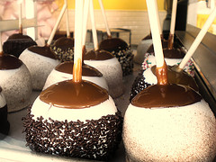 Make Your Own Wedding Favors: Everyone Loves Candy Apples! A Fun ...