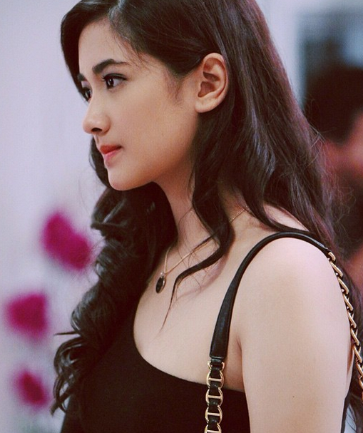 Biodata dan Foto Nadya Arina Terbaru