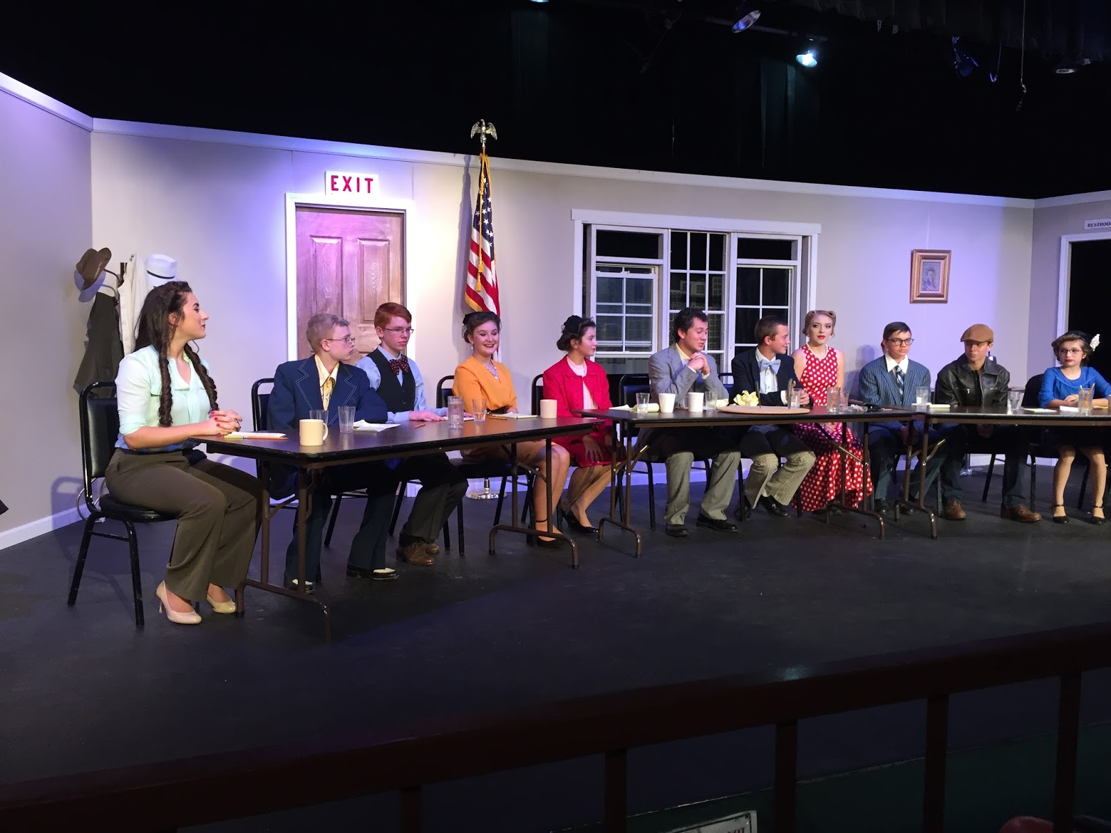 Mom of Many: 12 Angry Jurors - Stage boys!