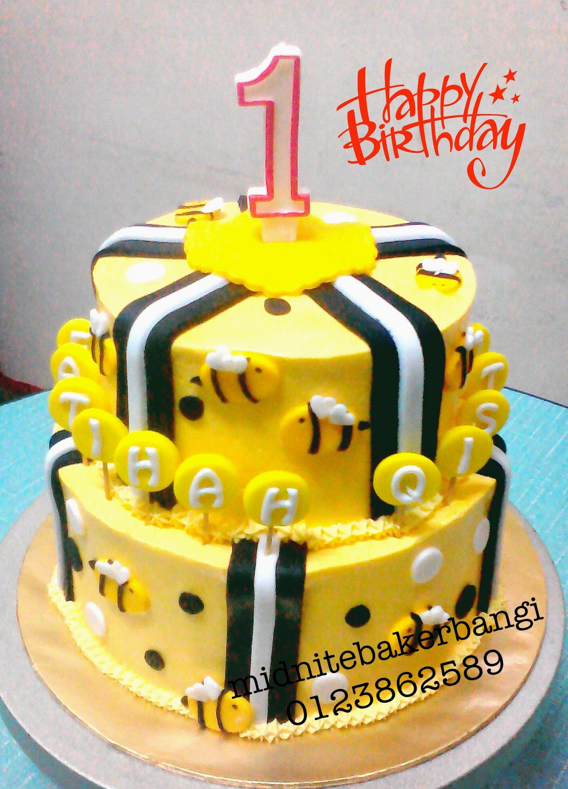 MIDNITE BAKER BANGI: 2 TIER BUTTERCREAM BEE CAKE