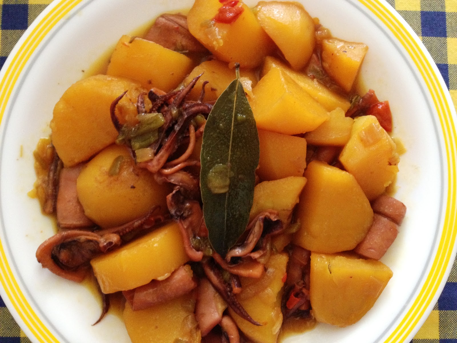 De Finde y Cacharreando: Chipirones guisados con patatas