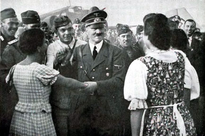 NAZI JERMAN: Foto Adolf Hitler dan Warga Sipil