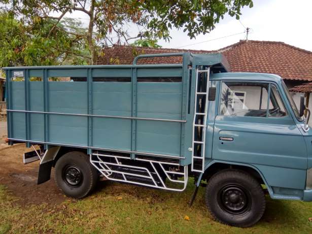 Truk Mitsubishi Colt Diesel T200 (1975) | blog. paperplane