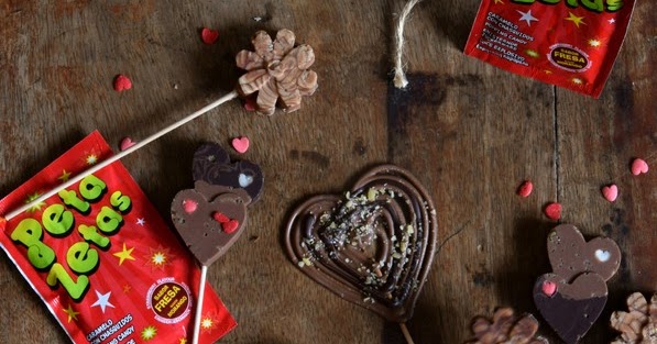 Piruletas de tres chocolates y peta-zetas — La chocolaterapia