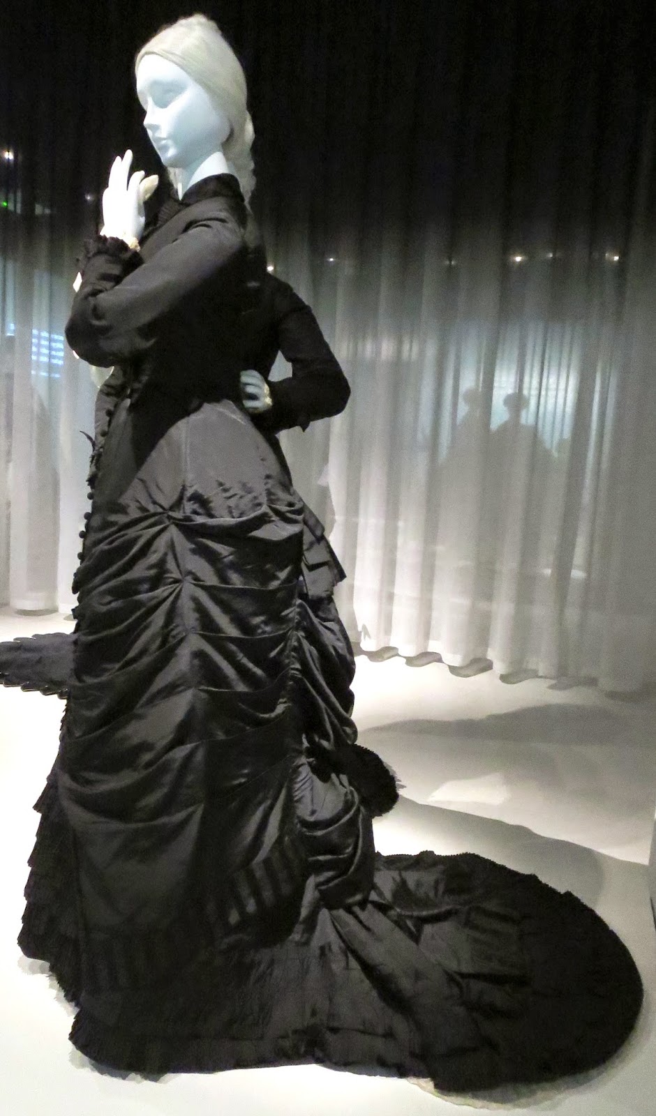 Idiosyncratic Fashionistas: GOOD MOURNING