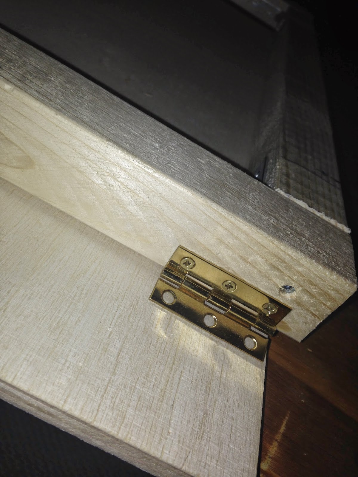 Pandora's Box of DIY: Portable Drafting Table