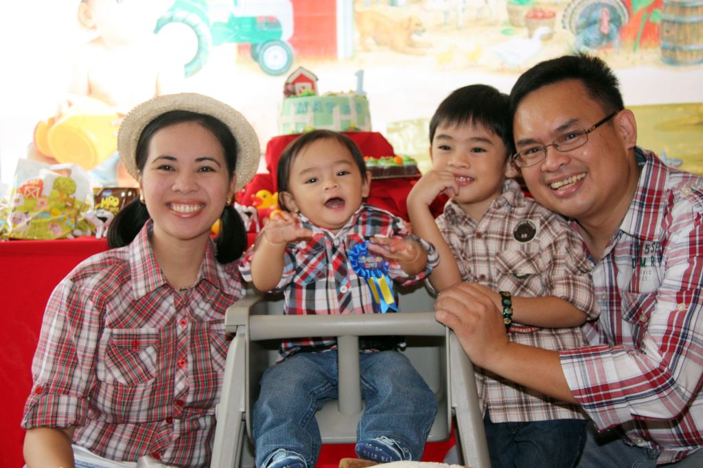 Mommy Bares All: Behind the Scenes of Mateo's Farm-themed First ...