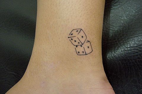 220+ Dice Tattoo Designs with Meanings (2020) Traditional DnD ideas ...
