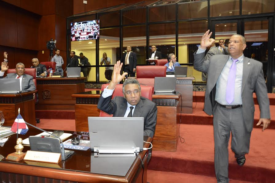 Senado conforma Comisión Bicameral para estudiar Ley de Comercio ...