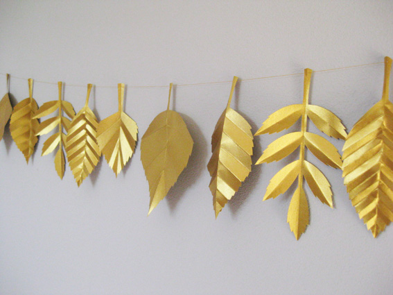 Freya Lines Designs: Paper Leaves Garland