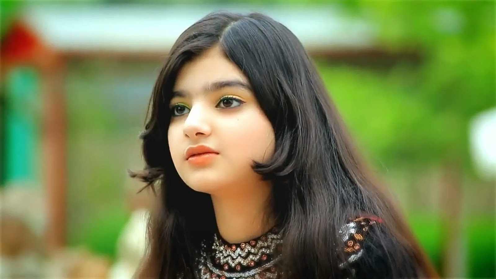 14 SAAL KI YE HOT SINGER SOCIAL PAR CHHAYI HUI HAI.#NSR