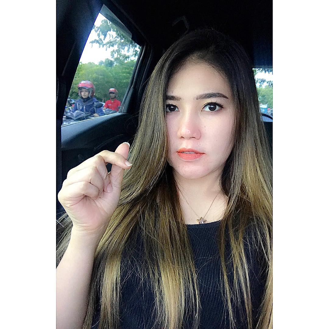 Kumpulan Foto Via Vallen Terbaru dan Biodata Via Vallen - Raseco.web.id