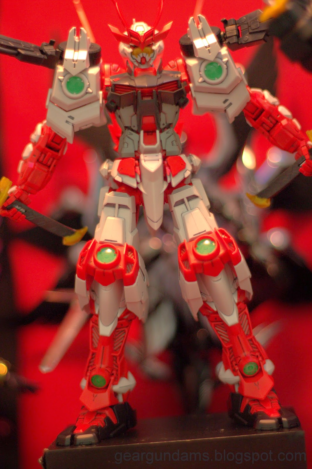 Gear Gundams: MG 1/100 Build Fighters Sengoku Astray