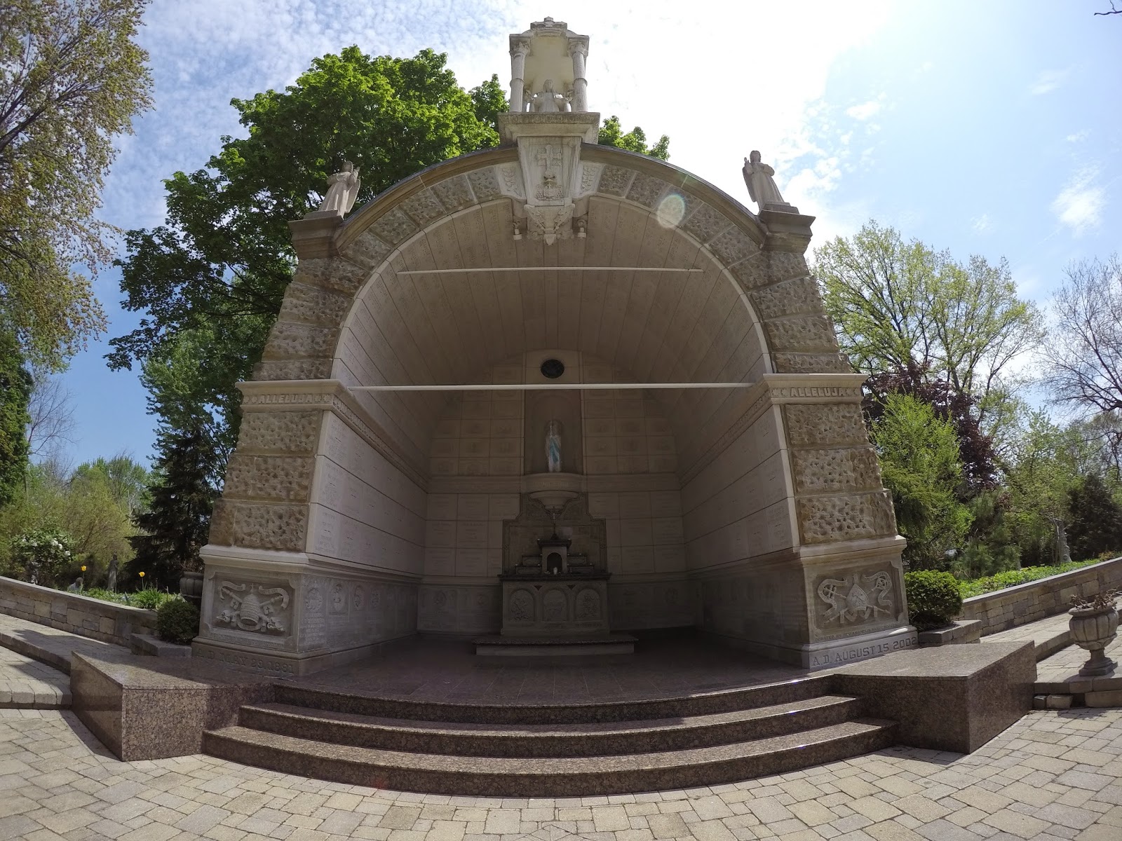 Te Deum laudamus!: Pics from last Sunday at Assumption Grotto