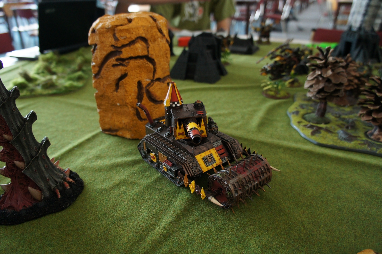 Genesis Chapter - Warhammer 40.000: Ork Bonebreaka Gunwagon finished!