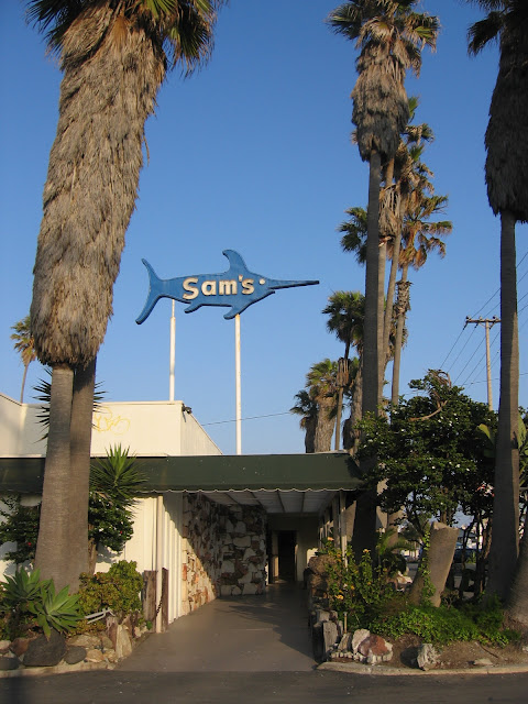 THE HULA GIRLS: Save Don the Beachcomber (Sam's Seafood)