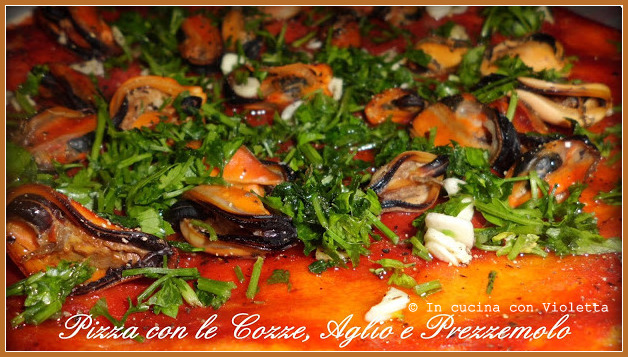 In Cucina Con Violetta: Pizza con le cozze, aglio e prezzemolo