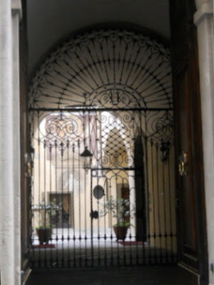 Marie Kinnaman Designs: Gates in Florence, Italy